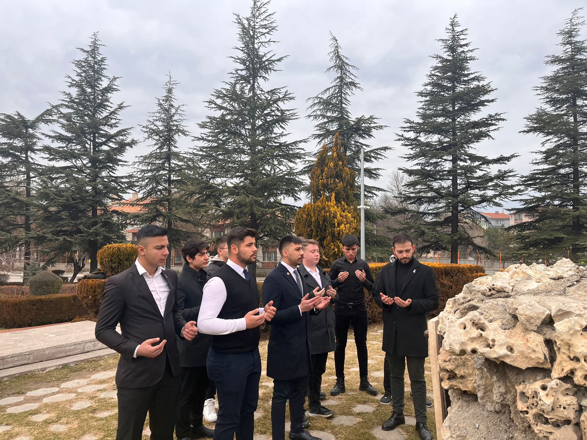 ZAFER PARTİSİ GENÇLİK KOLLARI İL BAŞKANI HASAN HÜSEYİN EBİŞ'DEN SERT ... ZAFER PARTİSİ GENÇLİK KOLLARI İL BAŞKANI HASAN HÜSEYİN EBİŞ'DEN SERT ...