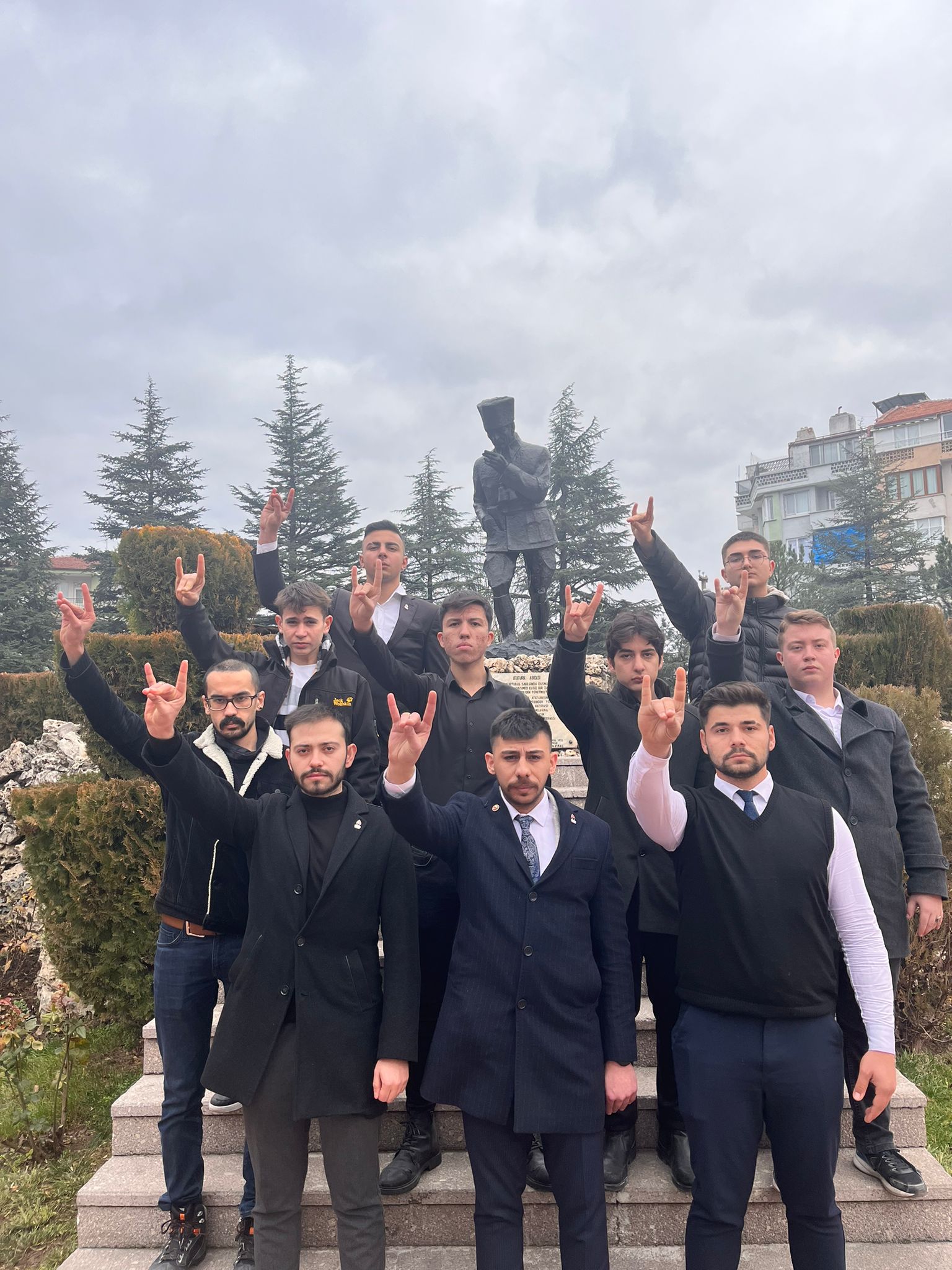 ZAFER PARTİSİ GENÇLİK KOLLARI İL BAŞKANI HASAN HÜSEYİN EBİŞ'DEN SERT ... ZAFER PARTİSİ GENÇLİK KOLLARI İL BAŞKANI HASAN HÜSEYİN EBİŞ'DEN SERT ...